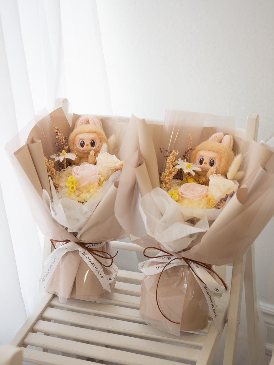 Labubu Preserved Roses Bouquet Creamy Creamy- Labubu坐坐系列眼巴巴奶油永生花花束 ...