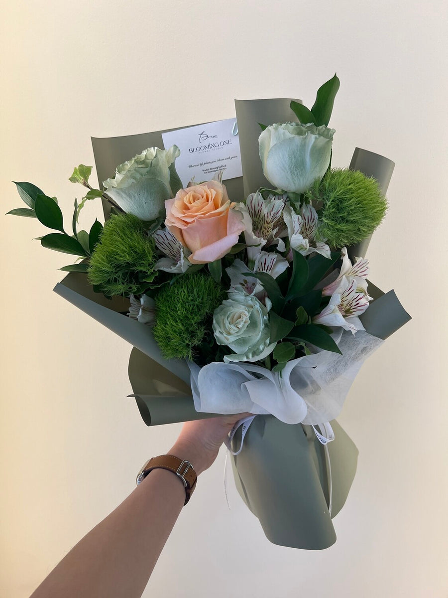 Signature Green Bouquet - 绿毛球 | Flower Delivery Toronto | Same Day ...